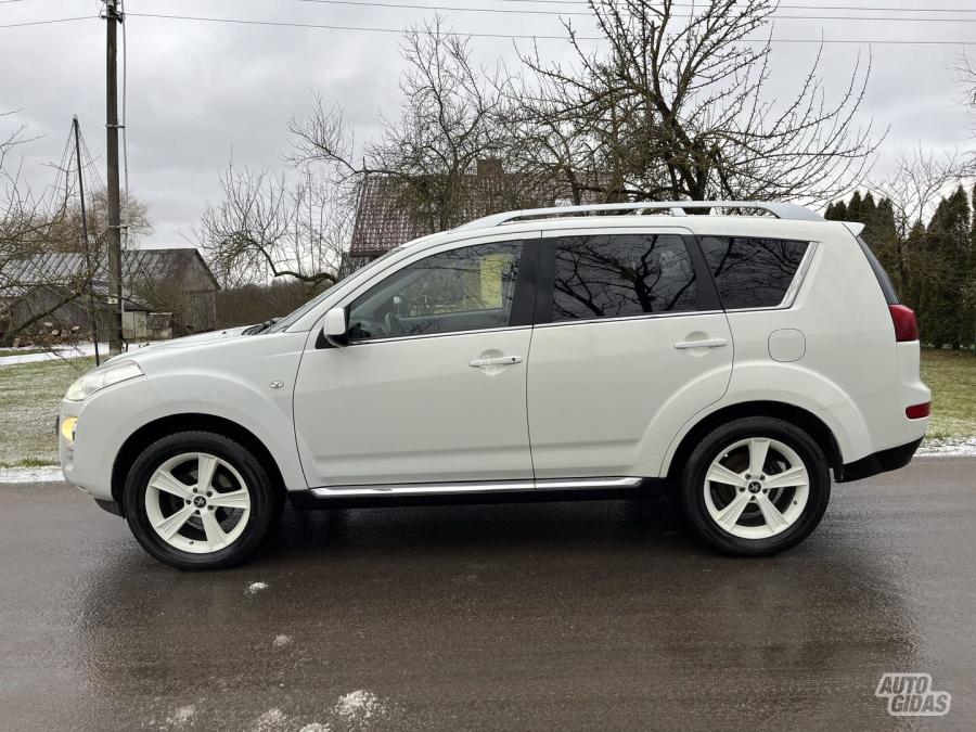 White Peugeot 4007 2010 in Prienai, with an engine capacity of 2.20 L and mileage of 350 thousand km for 3450 €, photo 5 on AUTOMOTO.COM.LV