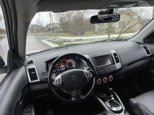 White Peugeot 4007 2010 in Prienai, with an engine capacity of 2.20 L and mileage of 350 thousand km for 3450 €, photo 10 on AUTOMOTO.COM.LV