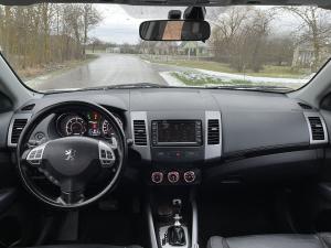 White Peugeot 4007 2010 in Prienai, with an engine capacity of 2.20 L and mileage of 350 thousand km for 3450 €, photo 11 on AUTOMOTO.COM.LV