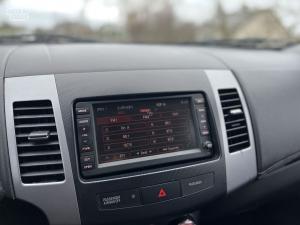 White Peugeot 4007 2010 in Prienai, with an engine capacity of 2.20 L and mileage of 350 thousand km for 3450 €, photo 18 on AUTOMOTO.COM.LV