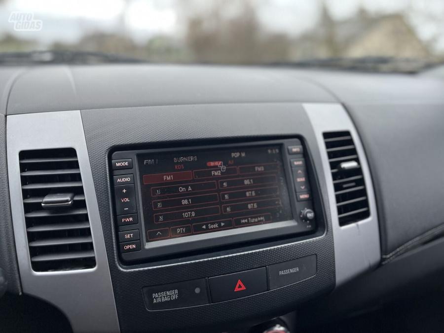 White Peugeot 4007 2010 in Prienai, with an engine capacity of 2.20 L and mileage of 350 thousand km for 3450 €, photo 18 on AUTOMOTO.COM.LV