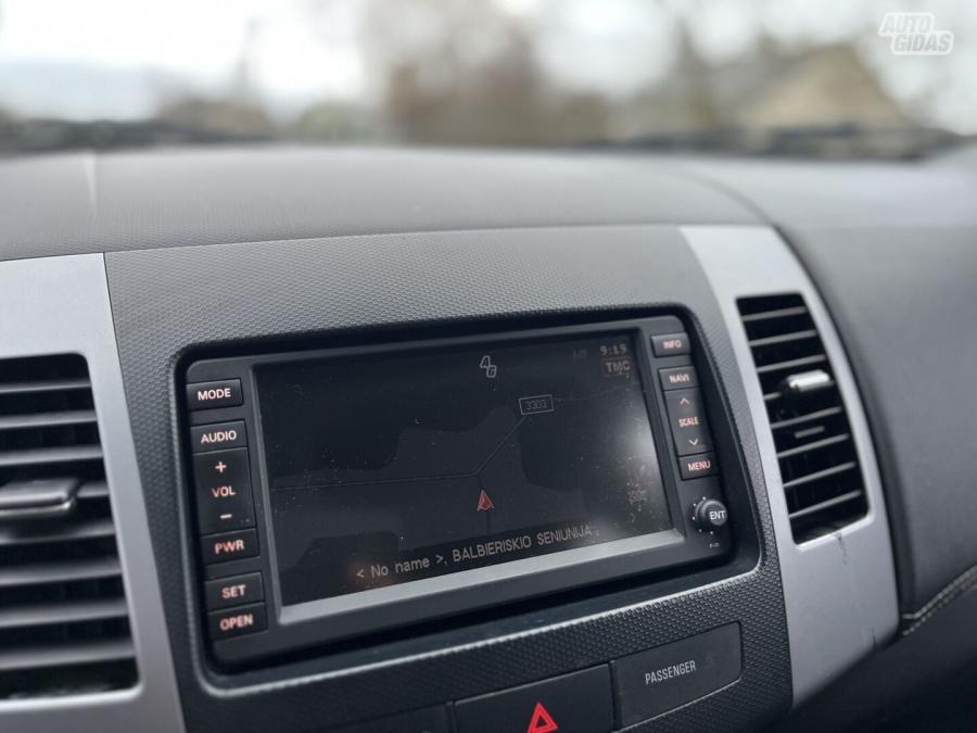 White Peugeot 4007 2010 in Prienai, with an engine capacity of 2.20 L and mileage of 350 thousand km for 3450 €, photo 19 on AUTOMOTO.COM.LV