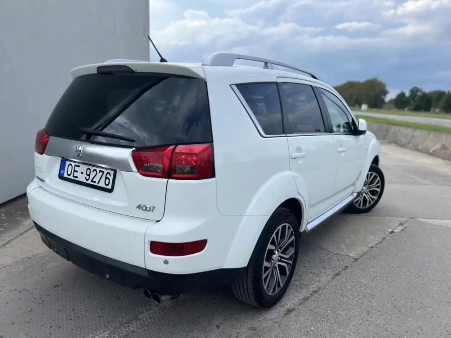 Balts Peugeot 4007 2010 Jēkabpils, ar dzinēja tilpumu 2.20 L un nobraukumu 270 tūkst. km par 6500 €, foto 3 vietnē AUTOMOTO.COM.LV