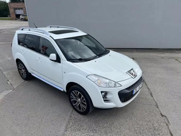 White Peugeot 4007 2010 in Jekabpils, with an engine capacity of 2.20 L and mileage of 270 thousand km for 6500 €, photo 5 on AUTOMOTO.COM.LV