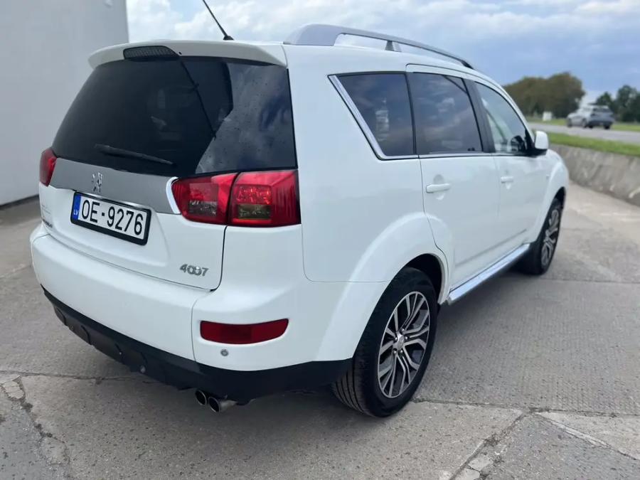 Balts Peugeot 4007 2010 Jēkabpils, ar dzinēja tilpumu 2.20 L un nobraukumu 270 tūkst. km par 6500 €, foto 7 vietnē AUTOMOTO.COM.LV