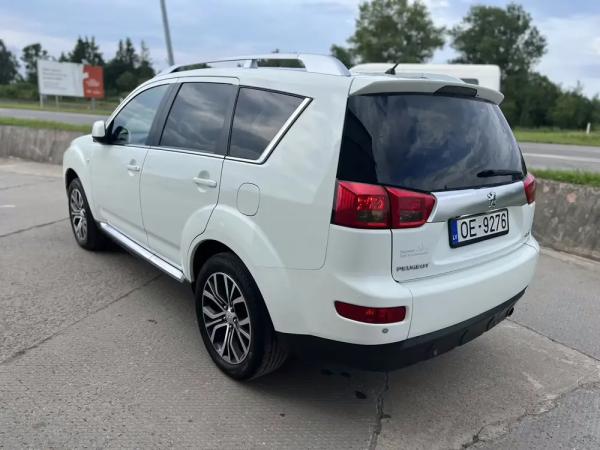 White Peugeot 4007 2010 in Jekabpils, with an engine capacity of 2.20 L and mileage of 270 thousand km for 6500 €, photo 7 on AUTOMOTO.COM.LV