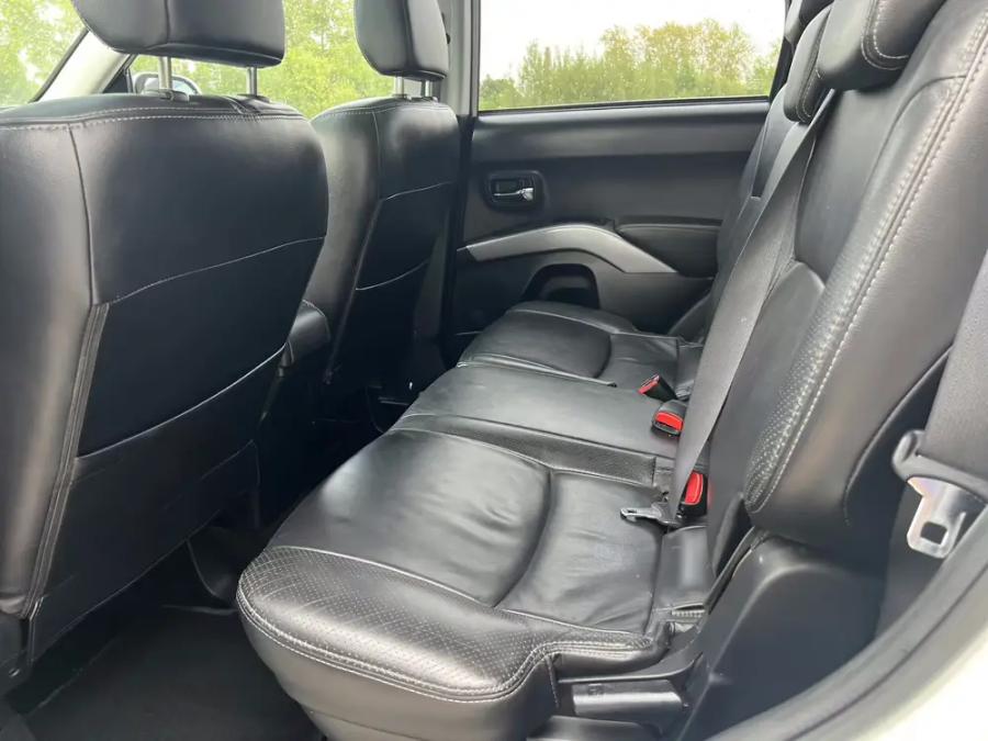 Balts Peugeot 4007 2010 Jēkabpils, ar dzinēja tilpumu 2.20 L un nobraukumu 270 tūkst. km par 6500 €, foto 14 vietnē AUTOMOTO.COM.LV