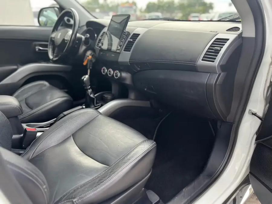 Balts Peugeot 4007 2010 Jēkabpils, ar dzinēja tilpumu 2.20 L un nobraukumu 270 tūkst. km par 6500 €, foto 18 vietnē AUTOMOTO.COM.LV