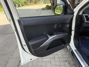 Balts Peugeot 4007 2010 Alīta, ar dzinēja tilpumu 2.20 L un nobraukumu 270 tūkst. km par 5150 €, foto 19 vietnē AUTOMOTO.COM.LV