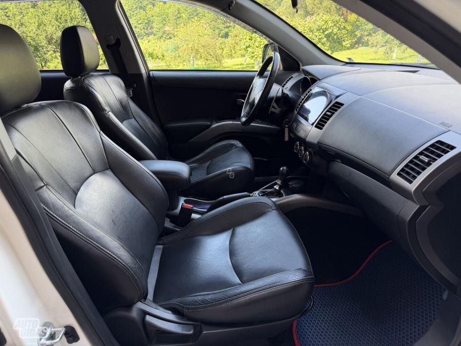 Balts Peugeot 4007 2010 Alīta, ar dzinēja tilpumu 2.20 L un nobraukumu 270 tūkst. km par 5150 €, foto 28 vietnē AUTOMOTO.COM.LV