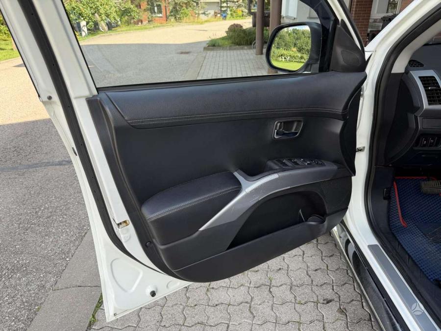 Balts Peugeot 4007 2010 Alīta, ar dzinēja tilpumu 2.18 L un nobraukumu 270 tūkst. km par 5150 €, foto 19 vietnē AUTOMOTO.COM.LV