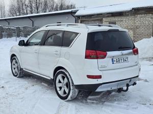 White Peugeot 4007 2011 in Taurage, with an engine capacity of 2.20 L and mileage of 298 thousand km for 4200 €, photo 3 on AUTOMOTO.COM.LV