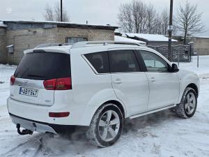 White Peugeot 4007 2011 in Taurage, with an engine capacity of 2.20 L and mileage of 298 thousand km for 4200 €, photo 4 on AUTOMOTO.COM.LV