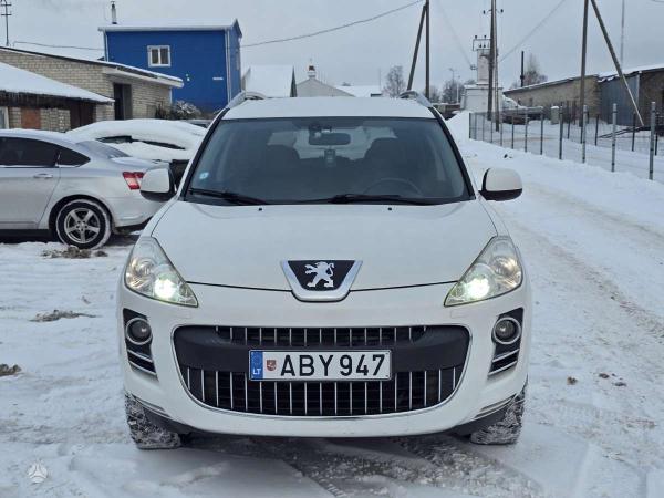 White Peugeot 4007 2011 in Taurage, with an engine capacity of 2.20 L and mileage of 298 thousand km for 4200 €, photo 5 on AUTOMOTO.COM.LV