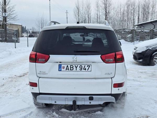 White Peugeot 4007 2011 in Taurage, with an engine capacity of 2.20 L and mileage of 298 thousand km for 4200 €, photo 6 on AUTOMOTO.COM.LV