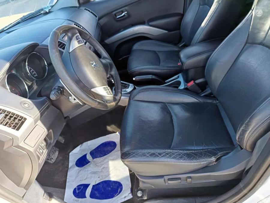 Balts Peugeot 4007 2012 Tauragė, ar dzinēja tilpumu 2.20 L un nobraukumu 326 tūkst. km par 3800 €, foto 9 vietnē AUTOMOTO.COM.LV