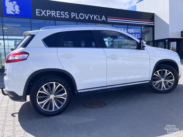 White Peugeot 4008 2012 in Siauliai, with an engine capacity of 1.60 L and mileage of 217 thousand km for 5999 €, photo 9 on AUTOMOTO.COM.LV