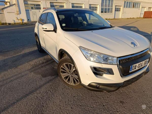 White Peugeot 4008 2013 in Panevezys, with an engine capacity of 1.80 L and mileage of 228 thousand km for 5850 €, photo 3 on AUTOMOTO.COM.LV