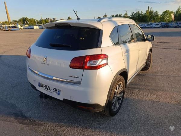 White Peugeot 4008 2013 in Panevezys, with an engine capacity of 1.80 L and mileage of 228 thousand km for 5850 €, photo 5 on AUTOMOTO.COM.LV