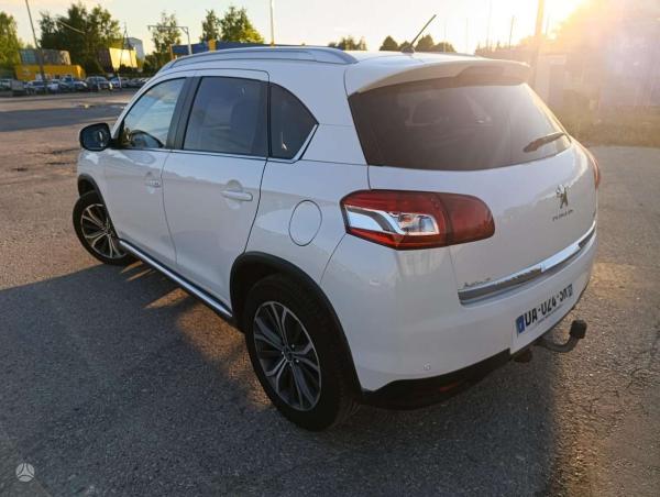 White Peugeot 4008 2013 in Panevezys, with an engine capacity of 1.80 L and mileage of 228 thousand km for 5850 €, photo 7 on AUTOMOTO.COM.LV