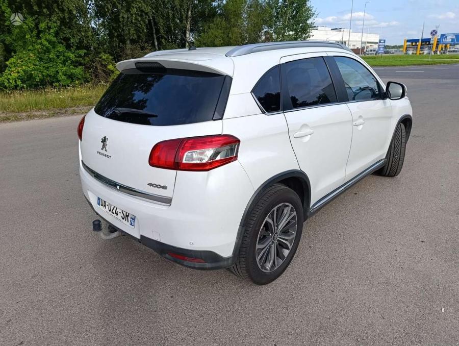 Balts Peugeot 4008 2013 Panevēža, ar dzinēja tilpumu 1.80 L un nobraukumu 236 tūkst. km par 5650 €, foto 6 vietnē AUTOMOTO.COM.LV