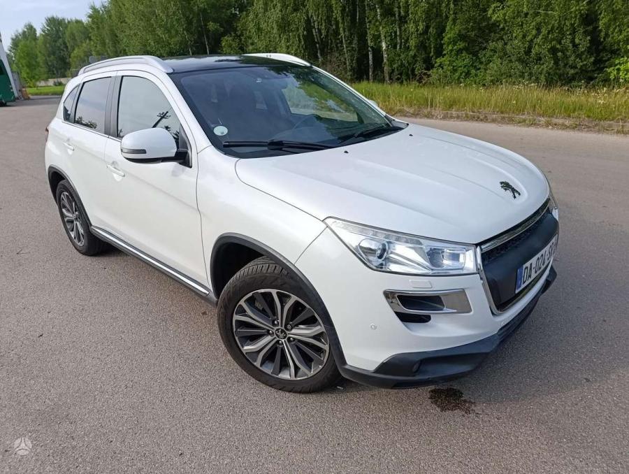 Balts Peugeot 4008 2013 Panevēža, ar dzinēja tilpumu 1.80 L un nobraukumu 236 tūkst. km par 5650 €, foto 7 vietnē AUTOMOTO.COM.LV