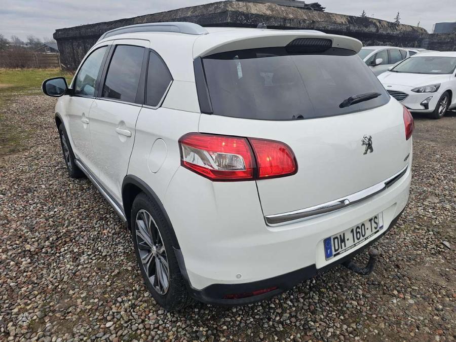 White Peugeot 4008 2014 in Taurage, with an engine capacity of 1.80 L and mileage of 250 thousand km for 5500 €, photo 3 on AUTOMOTO.COM.LV