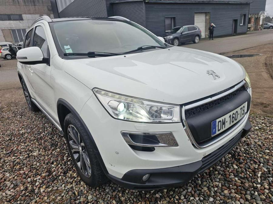 White Peugeot 4008 2014 in Taurage, with an engine capacity of 1.80 L and mileage of 250 thousand km for 5500 €, photo 8 on AUTOMOTO.COM.LV