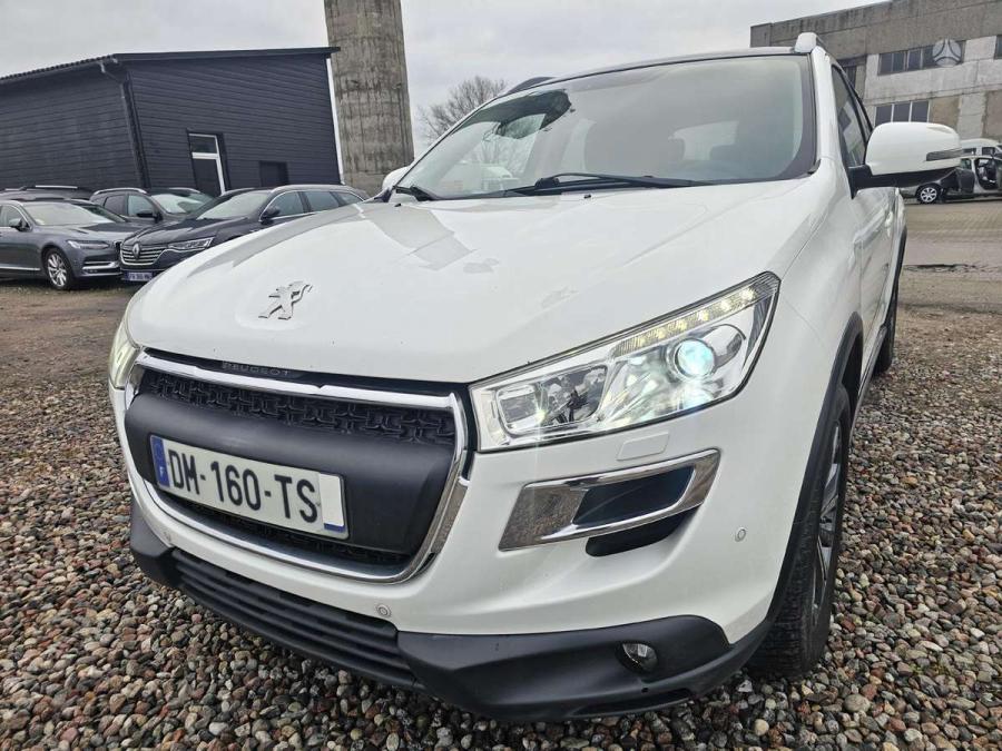 White Peugeot 4008 2014 in Taurage, with an engine capacity of 1.80 L and mileage of 250 thousand km for 5500 €, photo 9 on AUTOMOTO.COM.LV