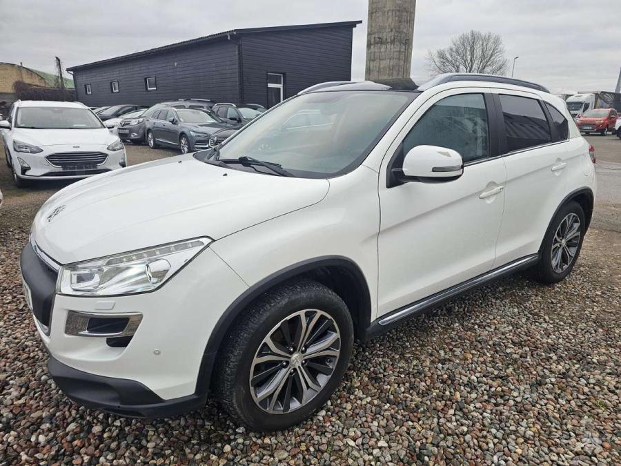 White Peugeot 4008 2014 in Taurage, with an engine capacity of 1.80 L and mileage of 250 thousand km for 5500 €, photo 10 on AUTOMOTO.COM.LV