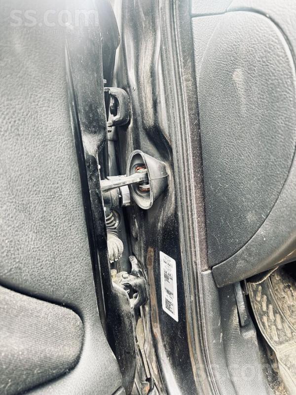 Melns Peugeot 407 2005 Rēzekne, ar dzinēja tilpumu 1.90 L un nobraukumu 290 tūkst. km par 1000 €, foto 6 vietnē AUTOMOTO.COM.LV