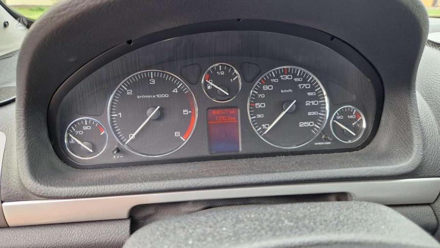 Black Peugeot 407 2006 in Druskininkai, with an engine capacity of 1.60 L and mileage of 410 thousand km for 1000 €, photo 6 on AUTOMOTO.COM.LV