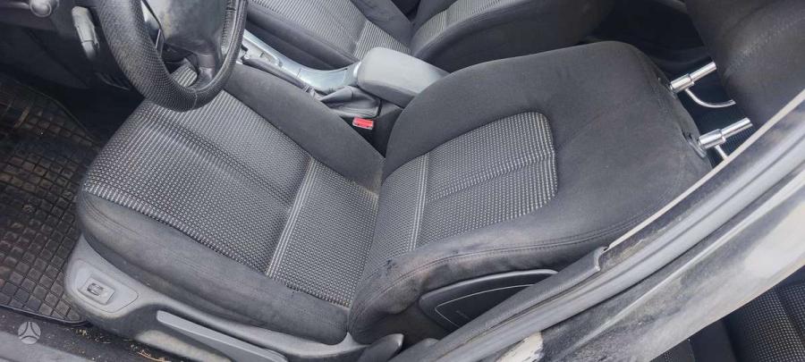 Black Peugeot 407 2007 in Kaunas, with an engine capacity of 2.23 L and mileage of 290 thousand km for 700 €, photo 8 on AUTOMOTO.COM.LV