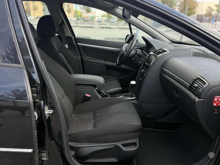 Black Peugeot 407 2009 in Klaipeda, with an engine capacity of 2.00 L and mileage of 305 thousand km for 1200 €, photo 14 on AUTOMOTO.COM.LV