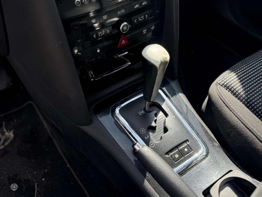 Black Peugeot 407 2009 in Klaipeda, with an engine capacity of 2.00 L and mileage of 305 thousand km for 1200 €, photo 16 on AUTOMOTO.COM.LV