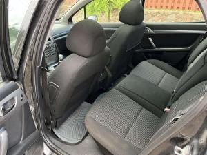 Black Peugeot 407 2006 in Vilkaviskis, with an engine capacity of 2.00 L and mileage of 341 thousand km for 1300 €, photo 12 on AUTOMOTO.COM.LV