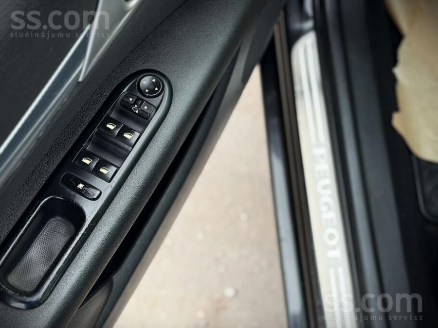 Melns Peugeot 407 2007 Jelgava, ar dzinēja tilpumu 2.00 L un nobraukumu 266 tūkst. km par 2290 €, foto 19 vietnē AUTOMOTO.COM.LV