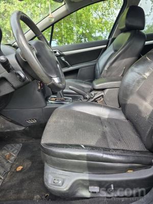 Melns Peugeot 407 2009 Rīga, ar dzinēja tilpumu 2.20 L un nobraukumu 353 tūkst. km par 1000 €, foto 5 vietnē AUTOMOTO.COM.LV