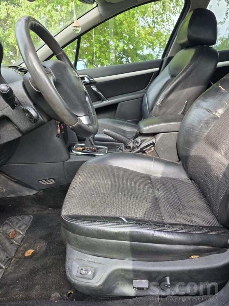 Melns Peugeot 407 2009 Rīga, ar dzinēja tilpumu 2.20 L un nobraukumu 353 tūkst. km par 1000 €, foto 5 vietnē AUTOMOTO.COM.LV