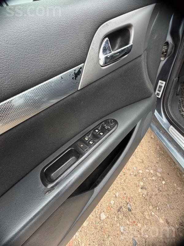 Zils Peugeot 407 2005 Daugavpils, ar dzinēja tilpumu 2.00 L un nobraukumu 330 tūkst. km par 790 €, foto 8 vietnē AUTOMOTO.COM.LV