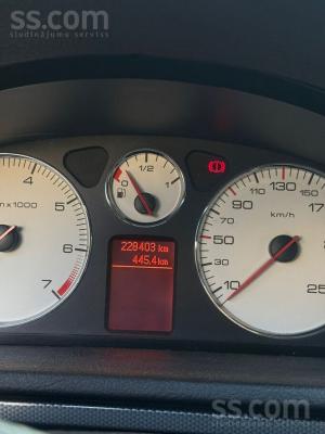 Grey Peugeot 407 2004 in Riga, with an engine capacity of 2.00 L and mileage of 228 thousand km for 1000 €, photo 7 on AUTOMOTO.COM.LV