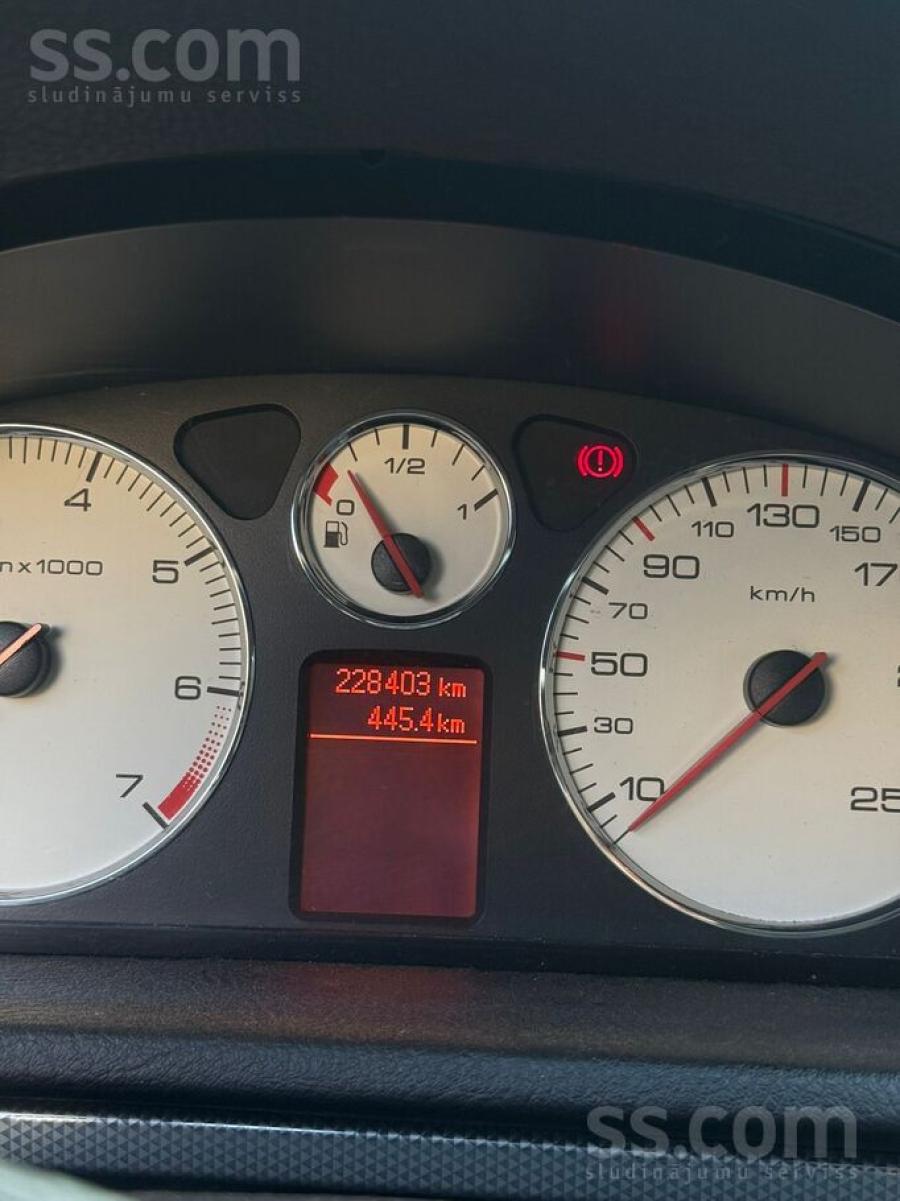 Grey Peugeot 407 2004 in Riga, with an engine capacity of 2.00 L and mileage of 228 thousand km for 1000 €, photo 7 on AUTOMOTO.COM.LV