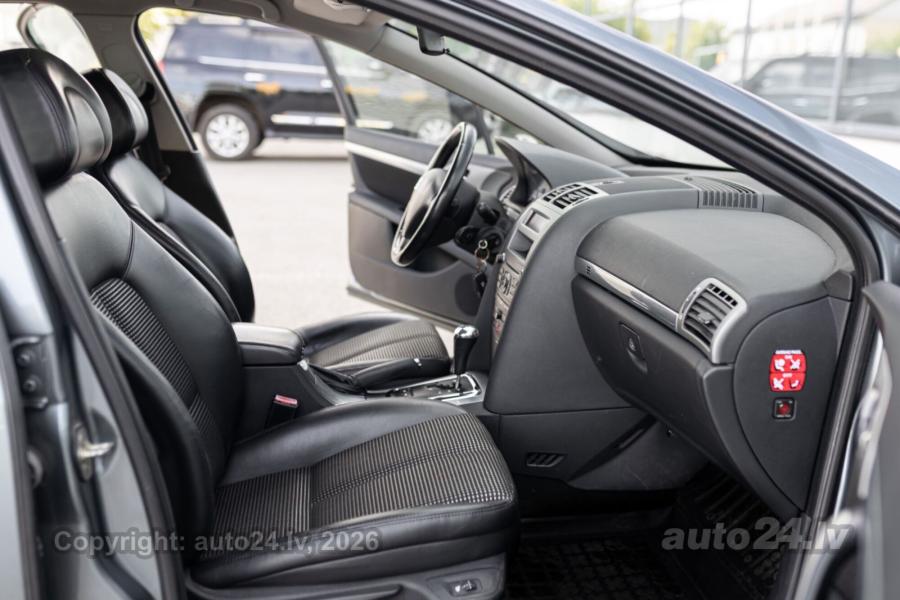 Pelēks Peugeot 407 2005 Tallina, ar dzinēja tilpumu 2.00 L un nobraukumu 186 tūkst. km par 1999 €, foto 12 vietnē AUTOMOTO.COM.LV