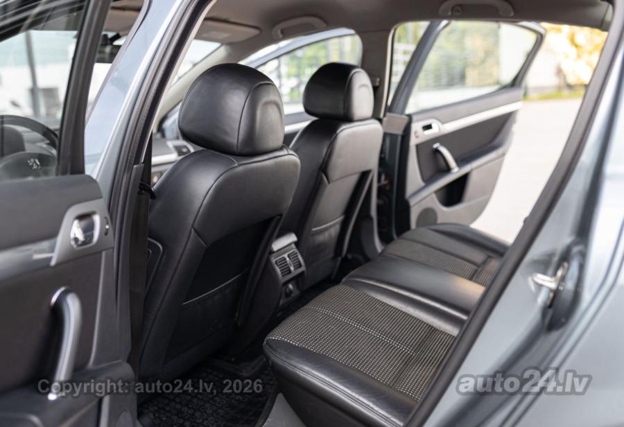 Pelēks Peugeot 407 2005 Tallina, ar dzinēja tilpumu 2.00 L un nobraukumu 186 tūkst. km par 1999 €, foto 23 vietnē AUTOMOTO.COM.LV