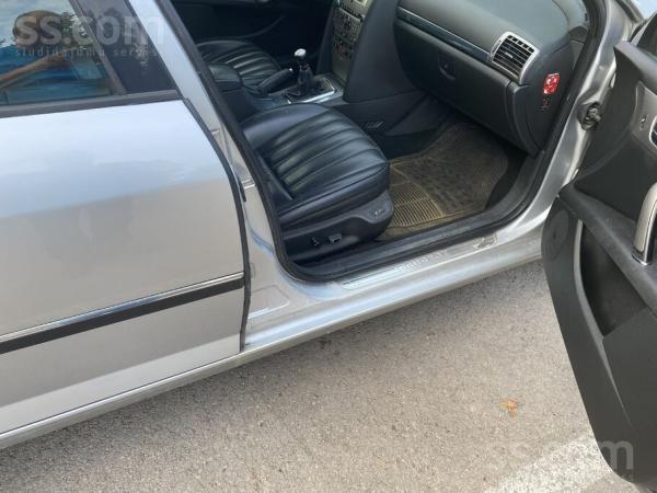 Grey Peugeot 407 2005 in Ogre, with an engine capacity of 2.00 L and mileage of 287 thousand km for 600 €, photo 5 on AUTOMOTO.COM.LV