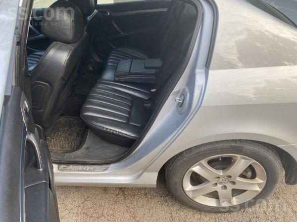 Grey Peugeot 407 2005 in Ogre, with an engine capacity of 2.00 L and mileage of 287 thousand km for 600 €, photo 7 on AUTOMOTO.COM.LV
