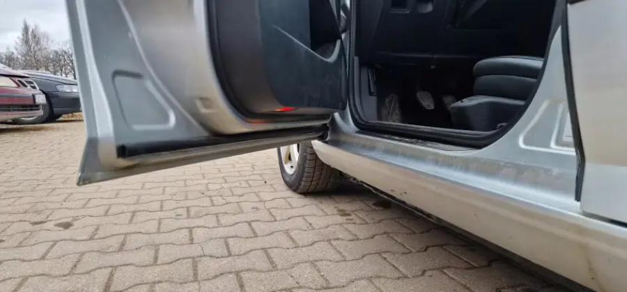 Pelēks Peugeot 407 2006 Valmiera, ar dzinēja tilpumu 2.00 L un nobraukumu 279 tūkst. km par 1680 €, foto 17 vietnē AUTOMOTO.COM.LV