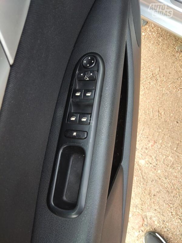 Grey Peugeot 407 2008 in Sirvintos, with an engine capacity of 2.00 L and mileage of 372 thousand km for 1200 €, photo 10 on AUTOMOTO.COM.LV