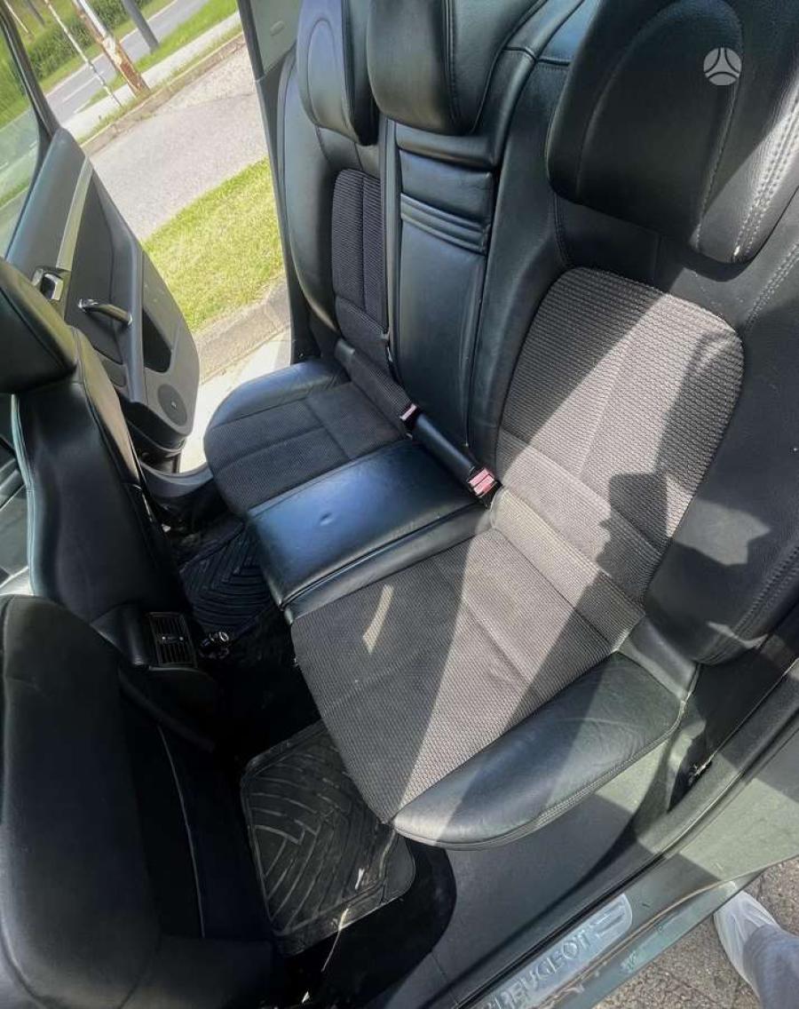 Grey Peugeot 407 2008 in Vilnius, with an engine capacity of 2.18 L and mileage of 261 thousand km for 950 €, photo 15 on AUTOMOTO.COM.LV