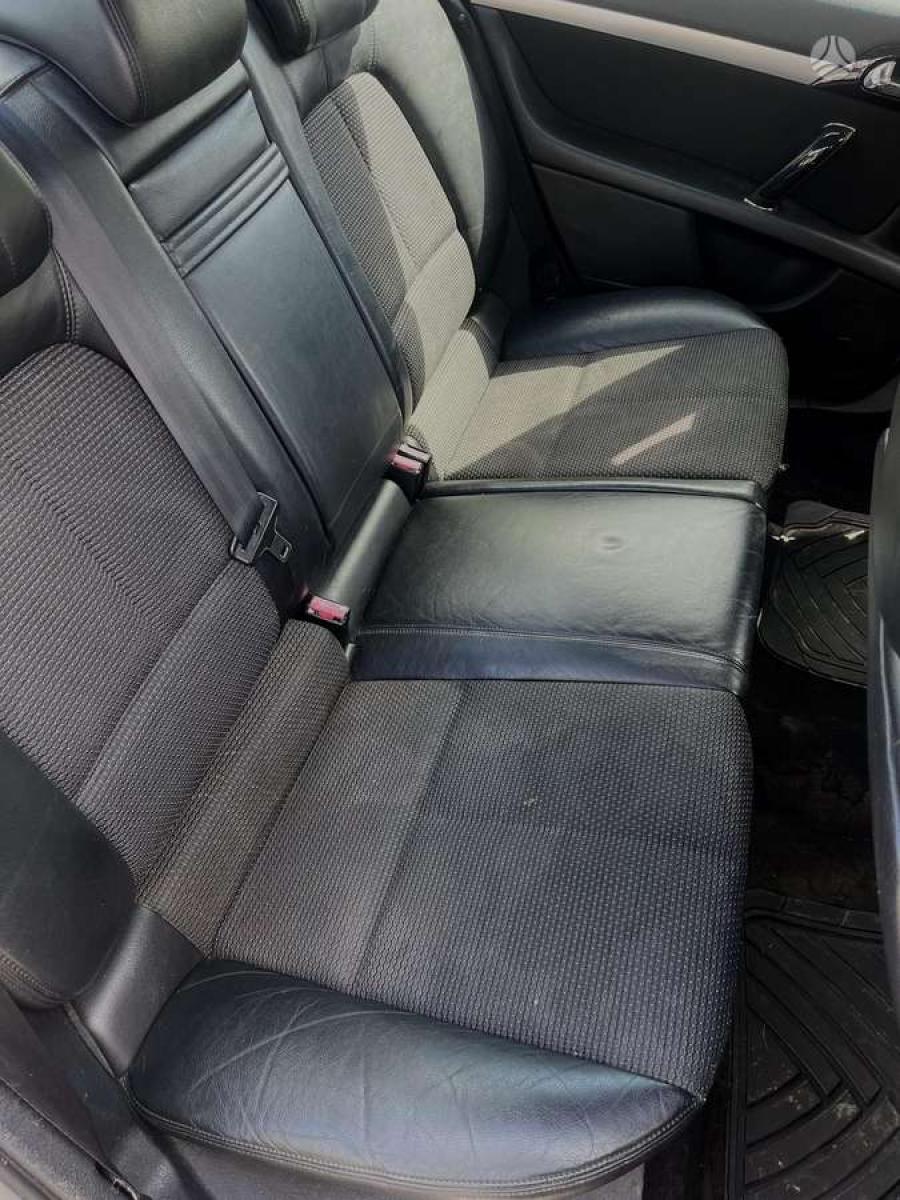 Grey Peugeot 407 2008 in Vilnius, with an engine capacity of 2.18 L and mileage of 261 thousand km for 950 €, photo 16 on AUTOMOTO.COM.LV